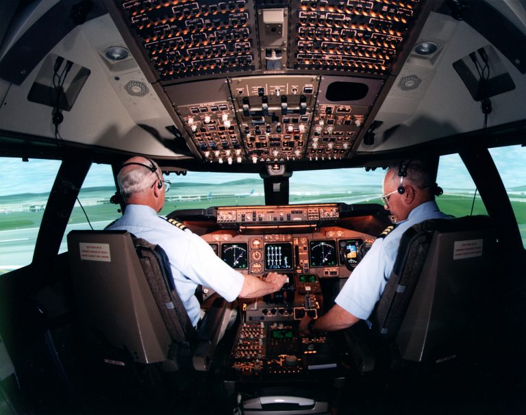747_cockpit_hi - Pilot Career News : Pilot Career News