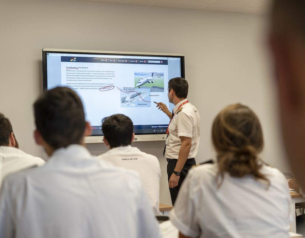 One Air moves its entire theory classes and assessments online - Pilot ...